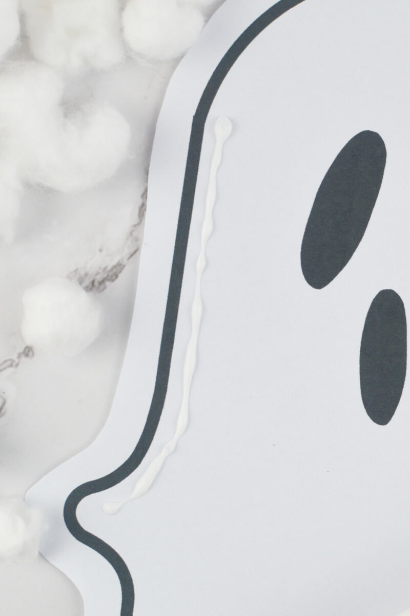 Fluffy Ghost Craft for Kids {FREE Ghost Template} - Play Party Plan