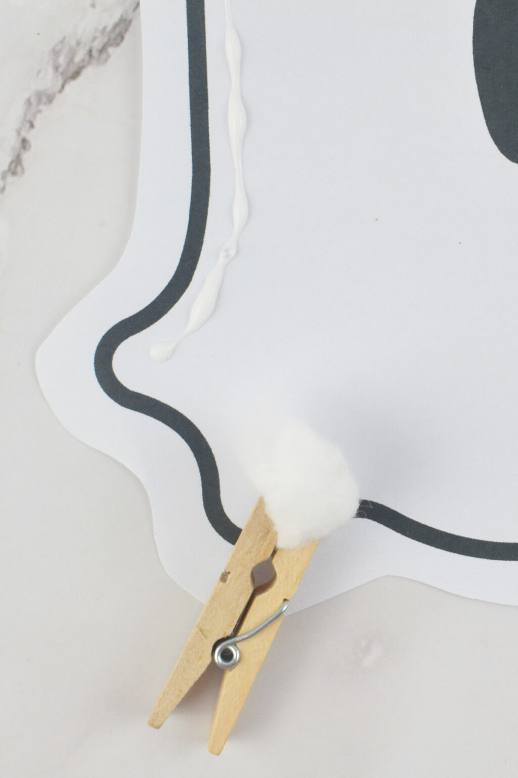 Fluffy Ghost Craft for Kids {FREE Ghost Template} - Play Party Plan