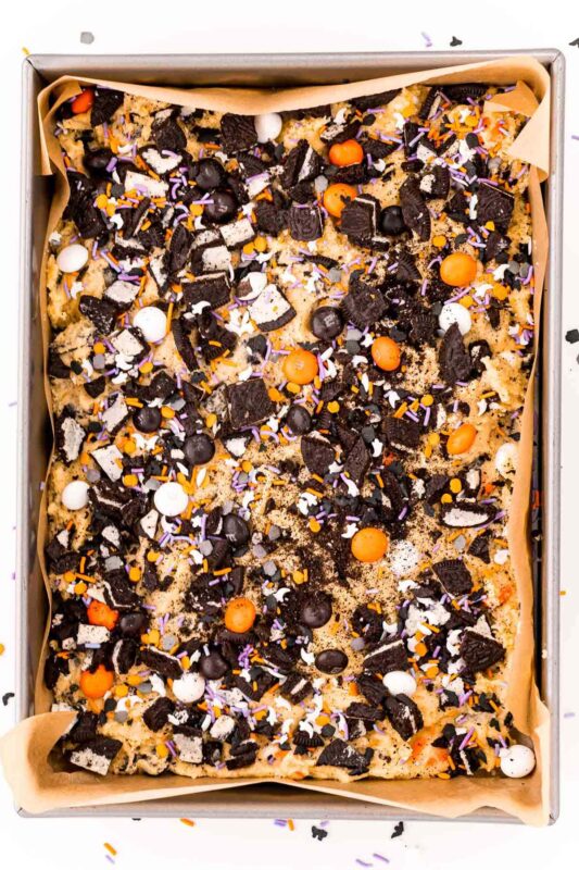 Easy Halloween M&M Cookie Bars - Play Party Plan