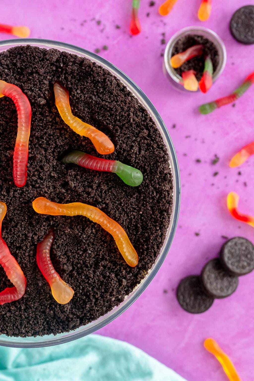 The Best Oreo Dirt Cake (Dirt with Worms!) - Play Party Plan