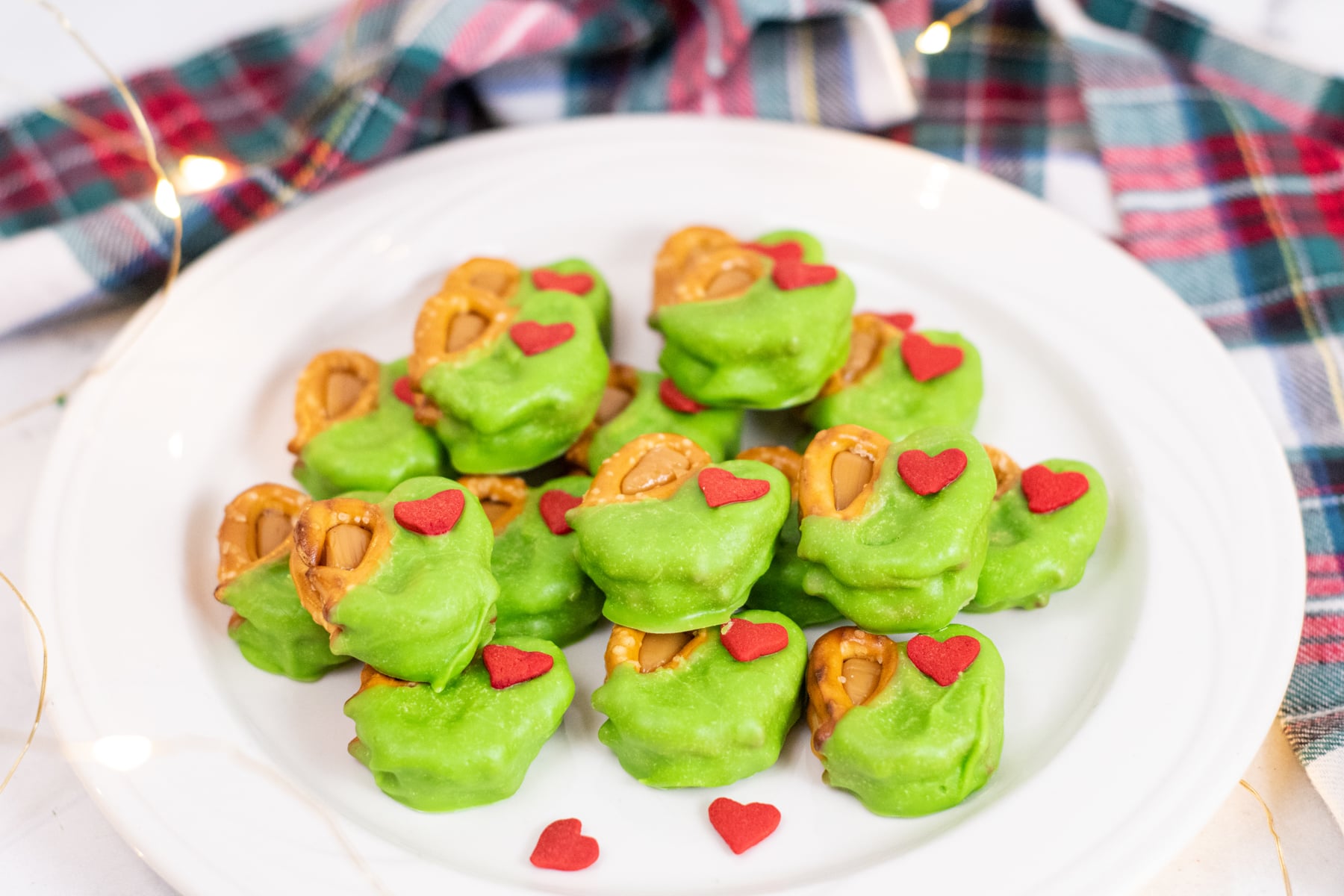 Caramel Pretzel Grinch Snacks - Play Party Plan