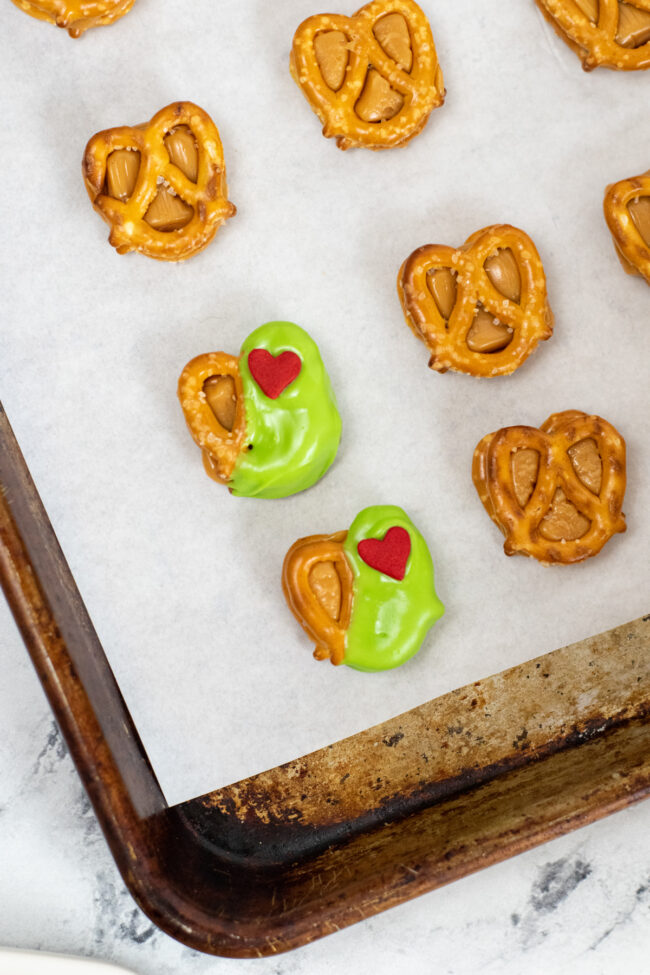 Caramel Pretzel Grinch Snacks - Play Party Plan