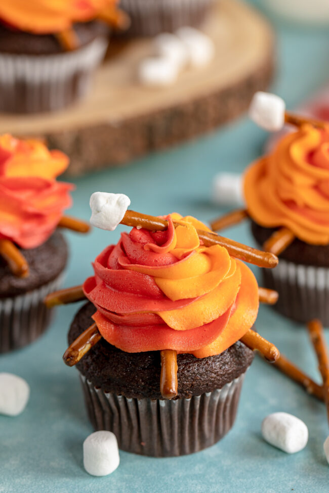 Fun Campfire Cupcakes {Easy to Decorate} - Play Party Plan