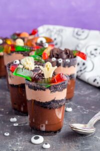 Easy Halloween Dirt Cups Recipe - Play Party Plan