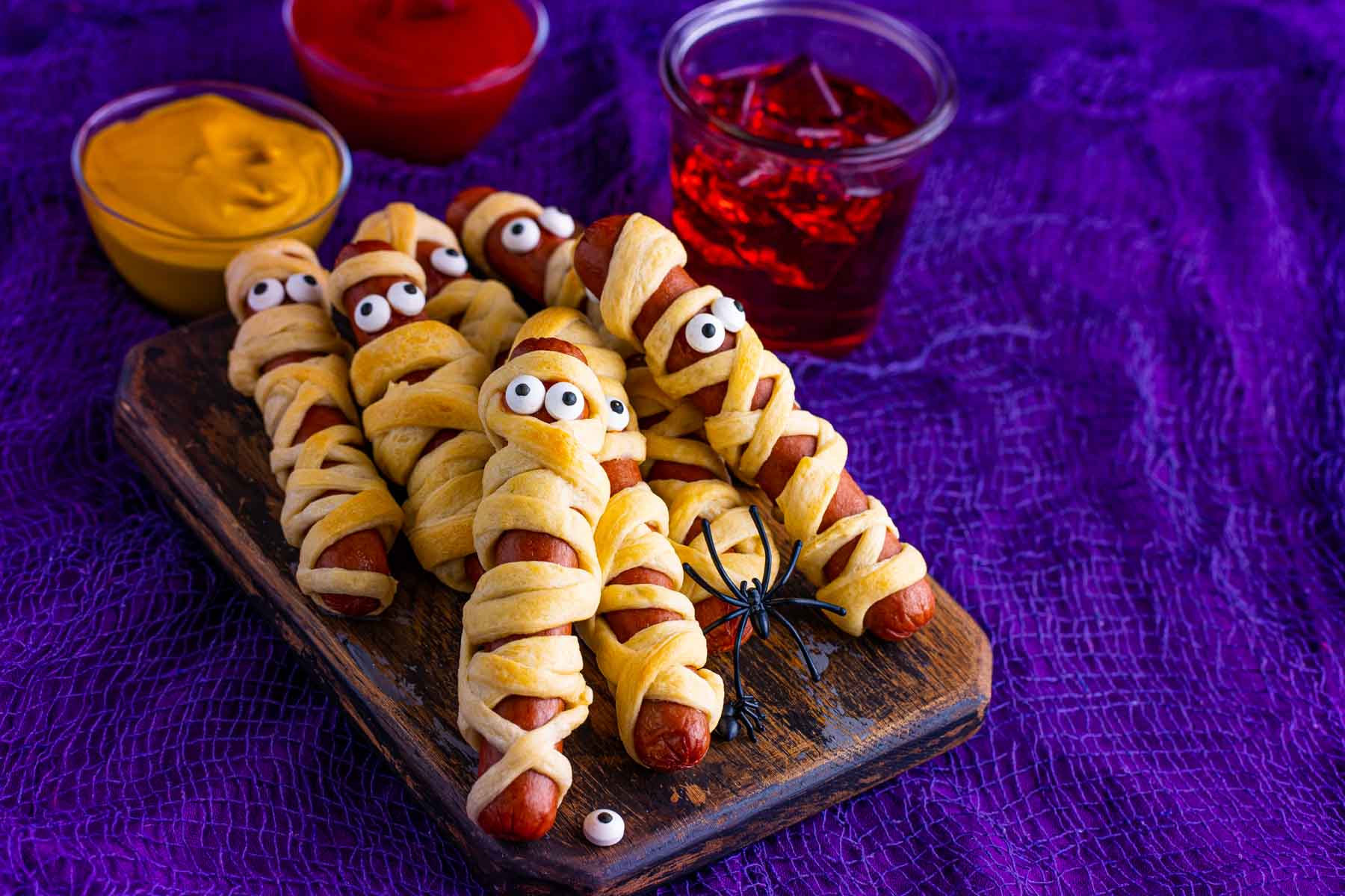 Easy Mummy Dogs Recipe for Halloween - Play Party Plan