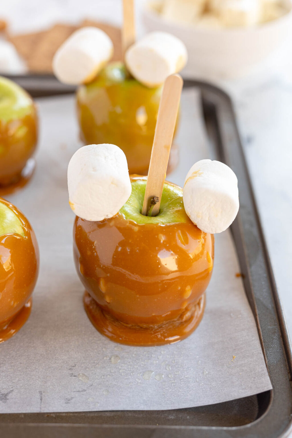 The Best Apple Pie Caramel Apples (Disney Copycat Recipe) - Play Party Plan