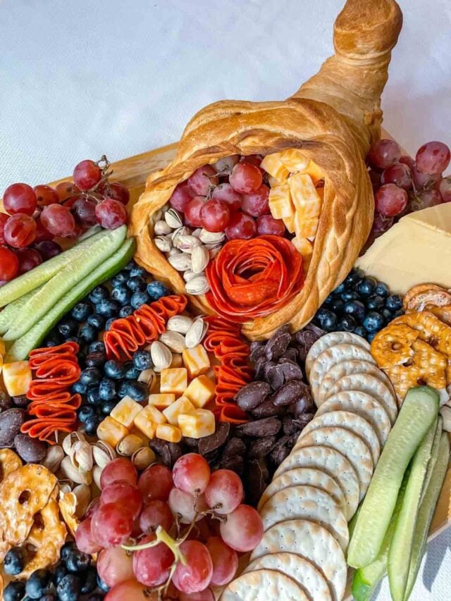 30 Best Thanksgiving Charcuterie Board Ideas - Play Party Plan