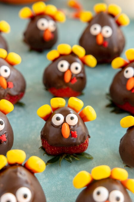 Cute Chocolate Covered Strawberry Turkeys - Play Party Plan